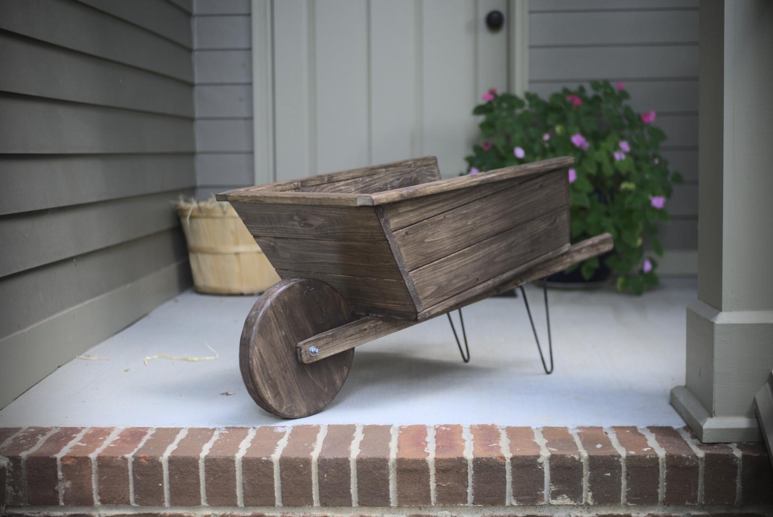 Build you own DIY Decor Wheelbarrow ! - Ivy&Iron