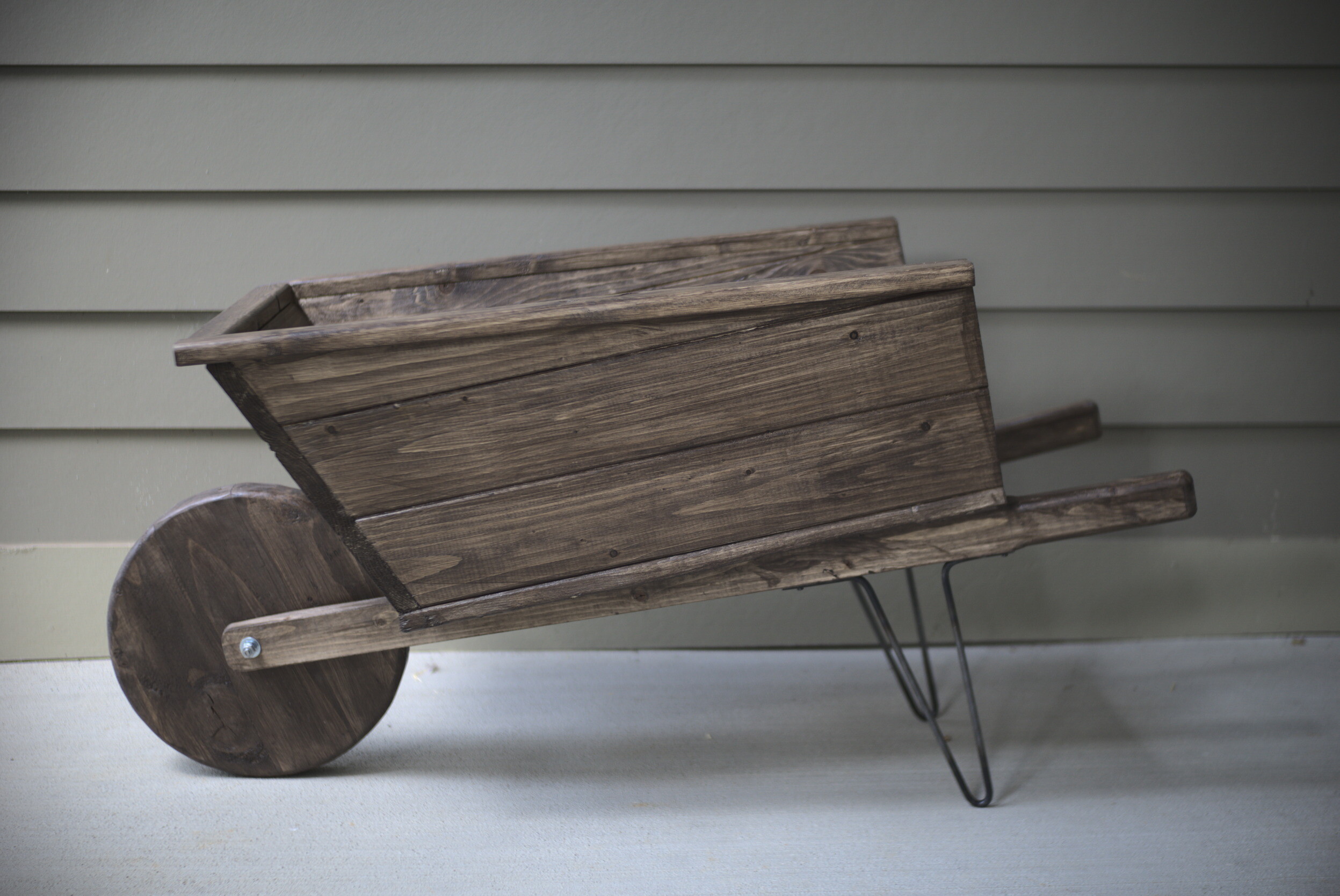Build you own DIY Decor Wheelbarrow ! - Ivy&Iron